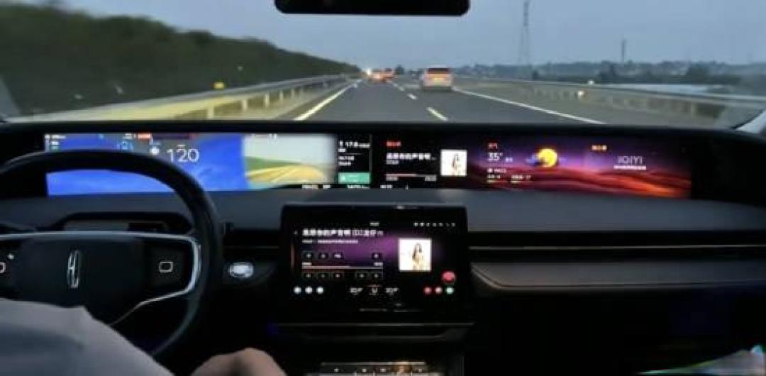 小米YU7环幕PHUD截胡宝马，取消传统仪表盘重构驾驶视界_新能源车_什么值得买