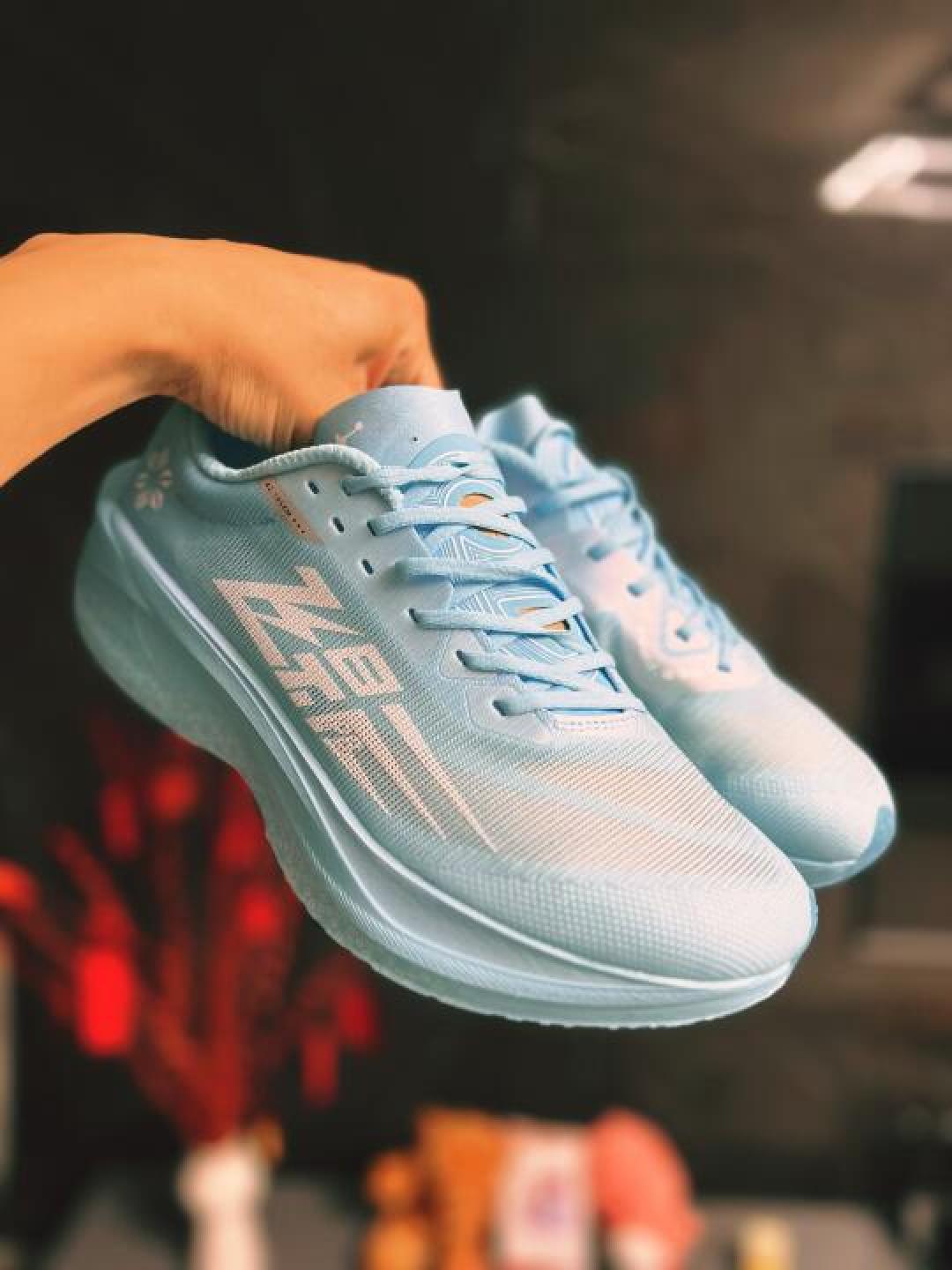 乔丹飞影PB4.0跑鞋深度评测：技术迭代下的竞速新标杆_跑鞋_什么值得买