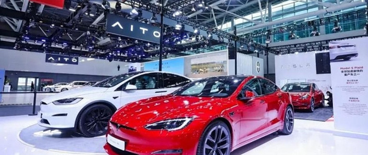 2025上海车展新车首秀：特斯拉Model S Plaid+“闪电模式燃爆全场_新能源车_什么值得买