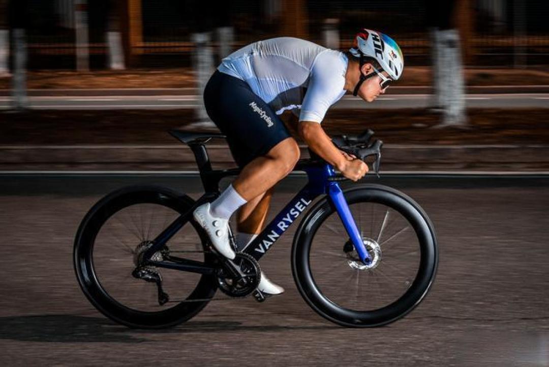 迪卡侬Van Rysel RC100 V2升级版测评：入门公路车的配置革新与骑行体验_公路车_什么值得买