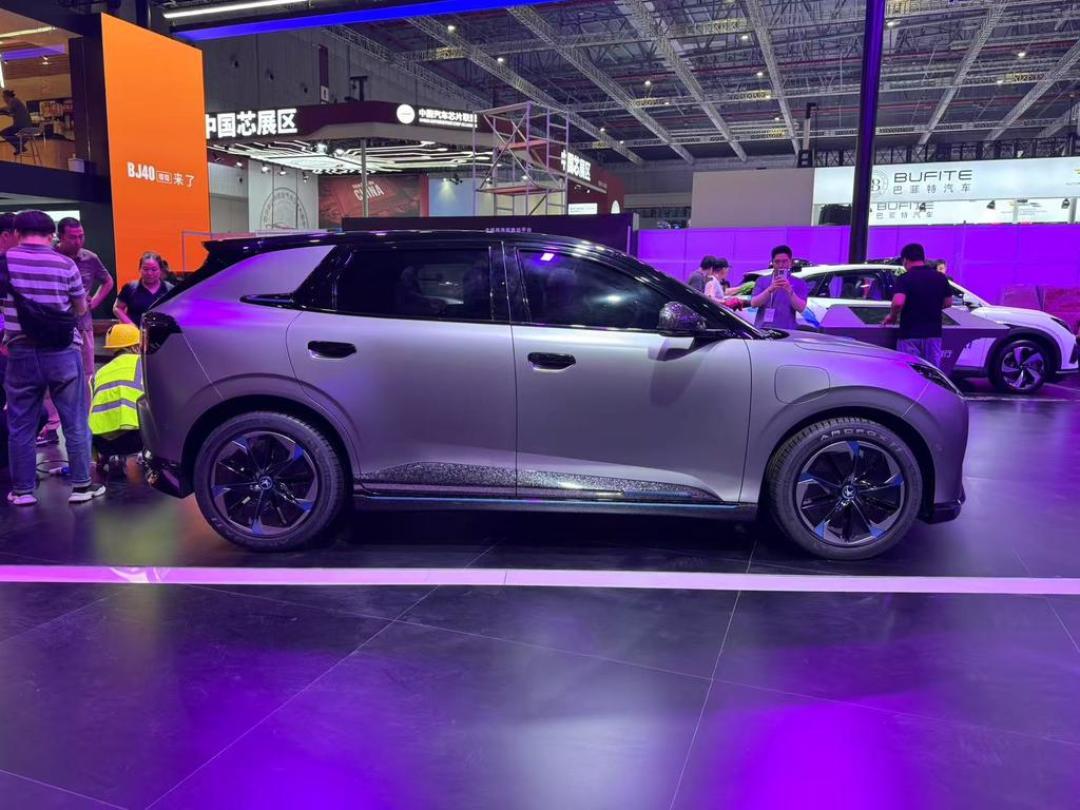 2025上海车展：极狐T1以2770mm轴距破局A0市场，定价悬念成突围关键_新能源车_什么值得买