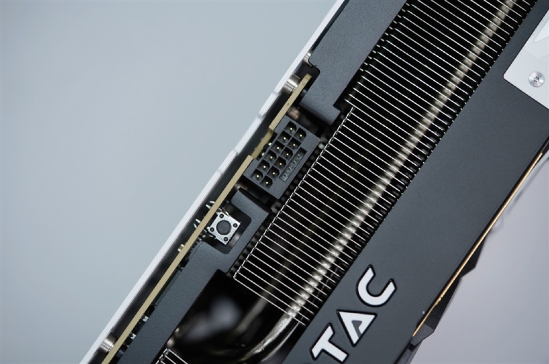 索泰RTX 5070 Ti天启显卡评测：启世之环再进化 豪华八热管旗舰级体验_显卡_什么值得买