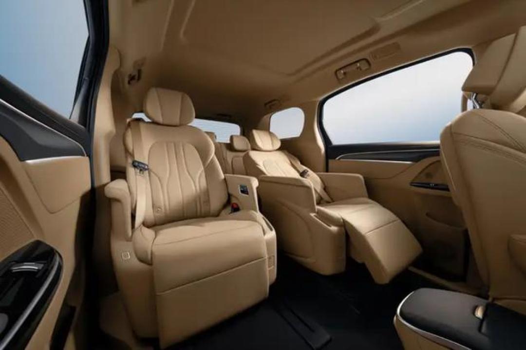 20万级MPV巅峰对决：GL8插混长续航VS赛那油混大空间，谁更值？_MPV_什么值得买