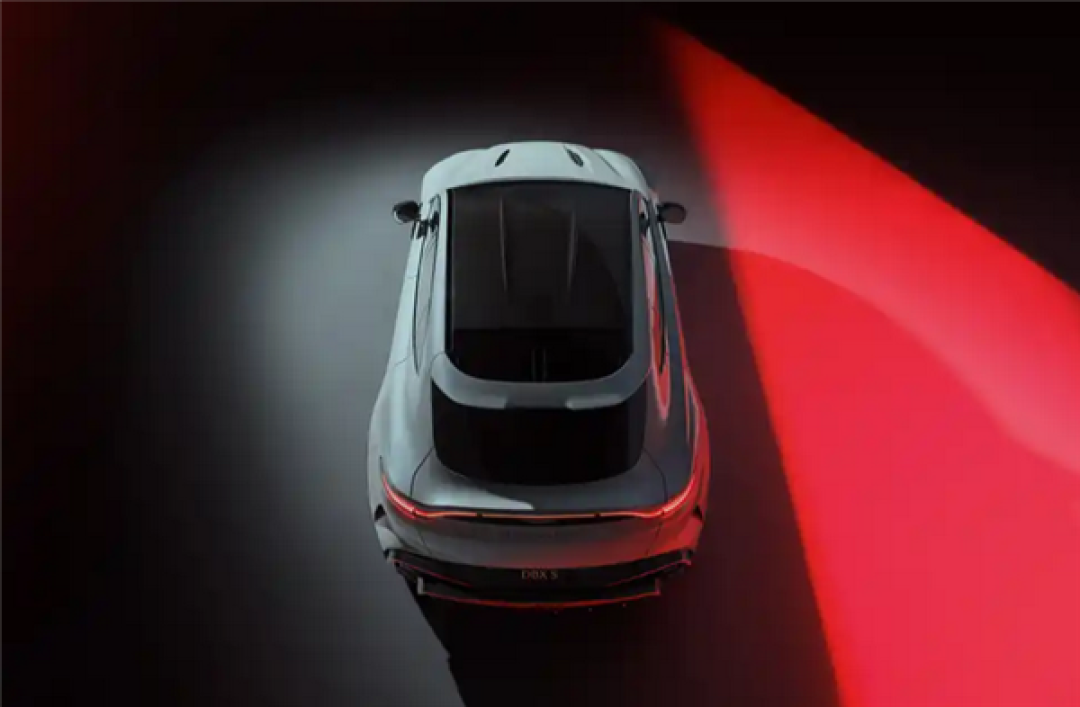 性能SUV天花板！阿斯顿・马丁DBX S官图发布：搭4.0T V8动力_SUV_什么值得买