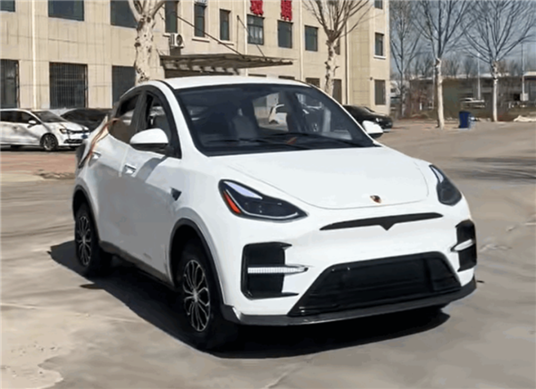 网友偶遇缩小版比亚迪海鸥：仔细一看logo竟是“3YC”_新能源车_什么值得买