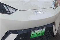 网友偶遇缩小版比亚迪海鸥：仔细一看logo竟是“3YC”_新能源车_什么值得买