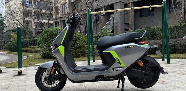 九号A2z90电动车深度评测：轻量化智能设计如何征服城市通勤场景_电动车_什么值得买