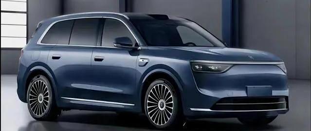 问界M8对比M9：家庭SUV选智能实用还是豪华科技？关键差异全解析_SUV_什么值得买