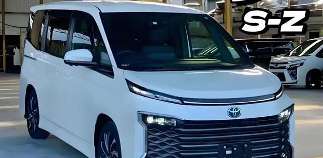 丰田VOXY：15万级"小埃尔法"来袭，混动+侧滑门重塑家用MPV市场_MPV_什么值得买