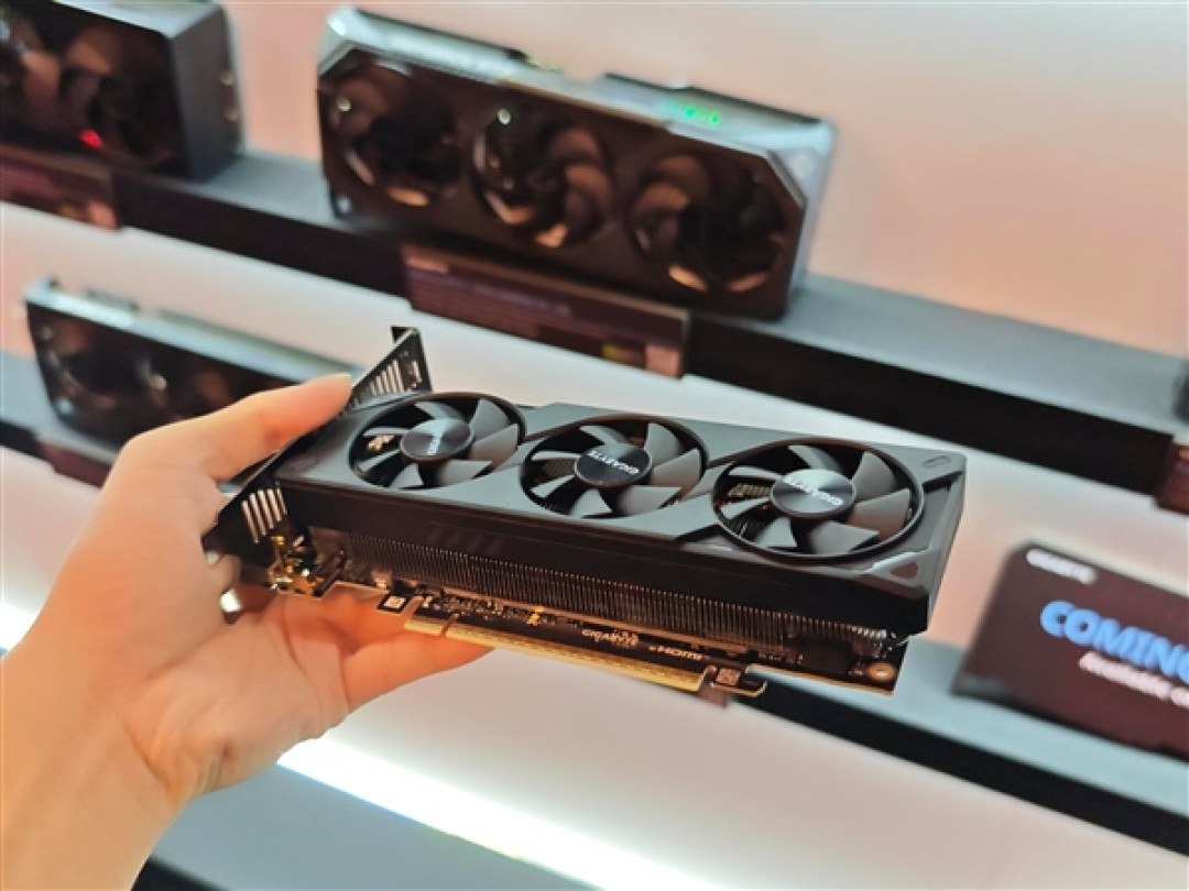 索泰、技嘉都有半高式刀卡RTX 5060：都是三风扇_显卡_什么值得买