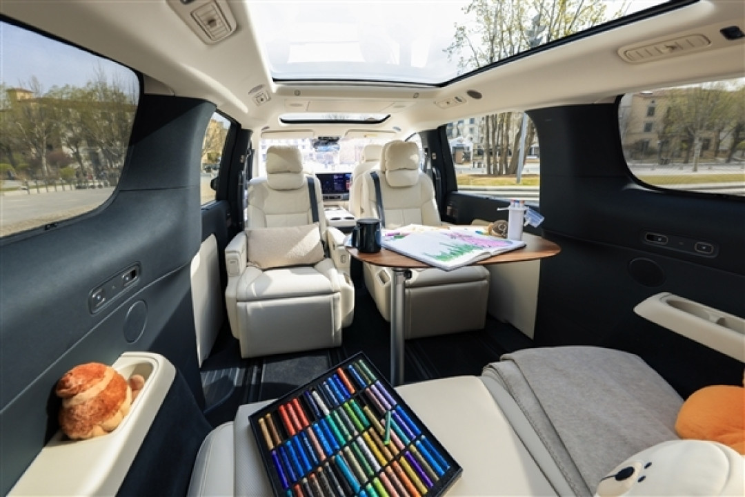 55.98万的国产高端纯电MPV！理想MEGA Home家庭特别版开启交付_新能源车_什么值得买