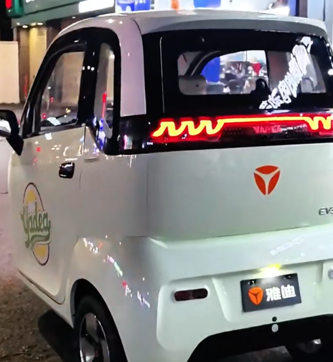 雅迪电动车整车怎么样 接送神器实锤！雅迪EV301全封闭三轮车真香体验_什么值得买