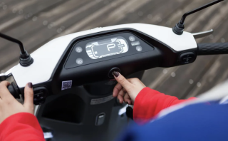 雅迪 Yadea电动摩托车莱卡-M100公里长续航电动车800W高速电摩铅酸电池72V21Ah外卖上班代步电瓶车 索罗灰【报价 价格 评测 ...