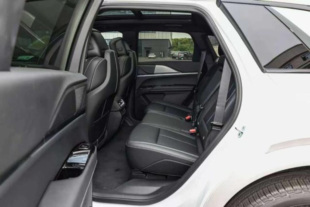 凯迪拉克XT5硬核实测：蜂鸟底盘弯道超宝马，豪华SUV新黑马叫板BBA霸权_SUV_什么值得买