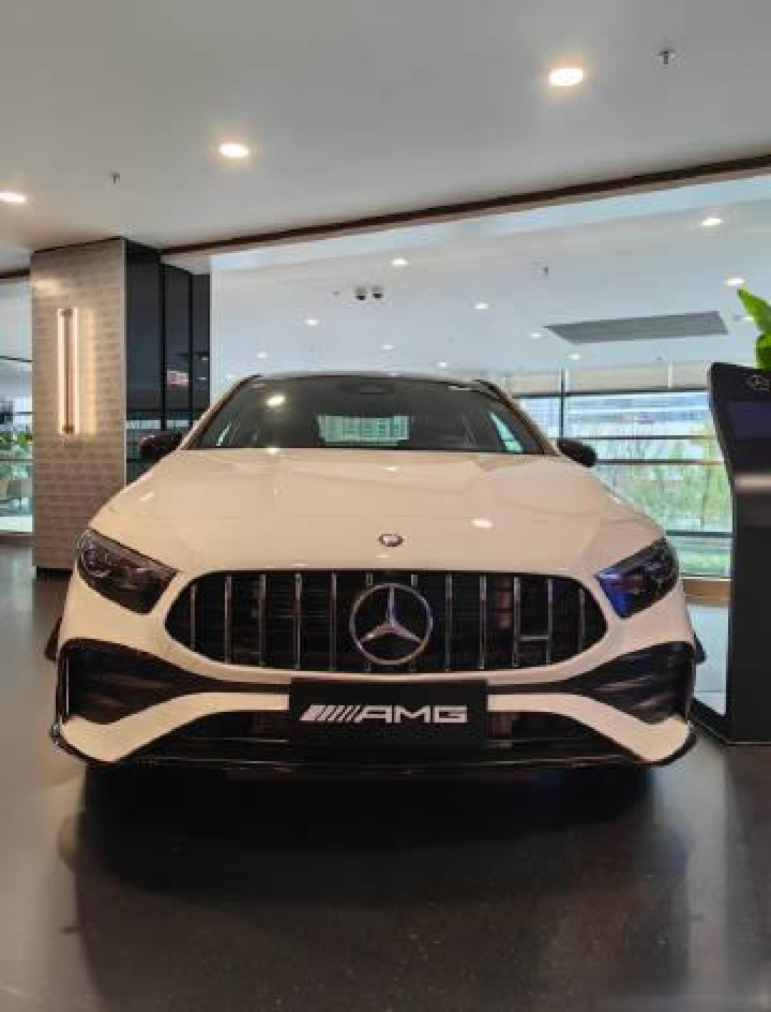 奔驰AMG A35L小钢炮实测：4.7秒破百+柏林音响，性能与豪华如何兼得城市通勤？_跑车_什么值得买