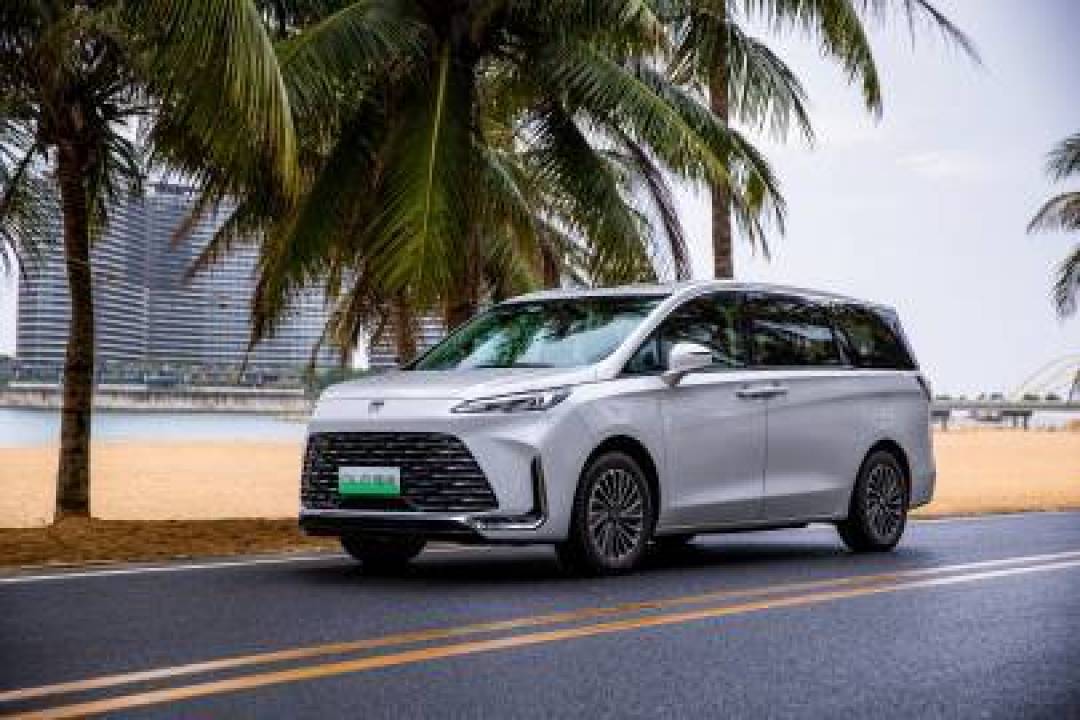 别克GL8陆尚插混MPV实测油耗5.6L，1420km续航如何炼成？_MPV_什么值得买