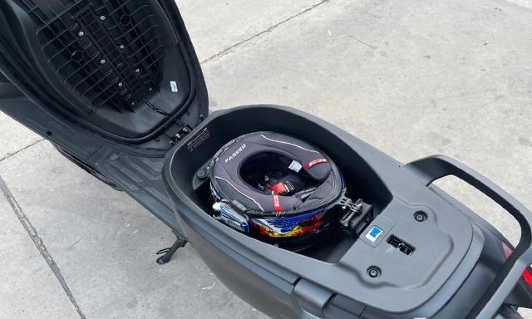 极核AE4 SE电摩深度解析：硬核性能与智能安全如何定义都市骑行新标准_摩托车整车_什么值得买