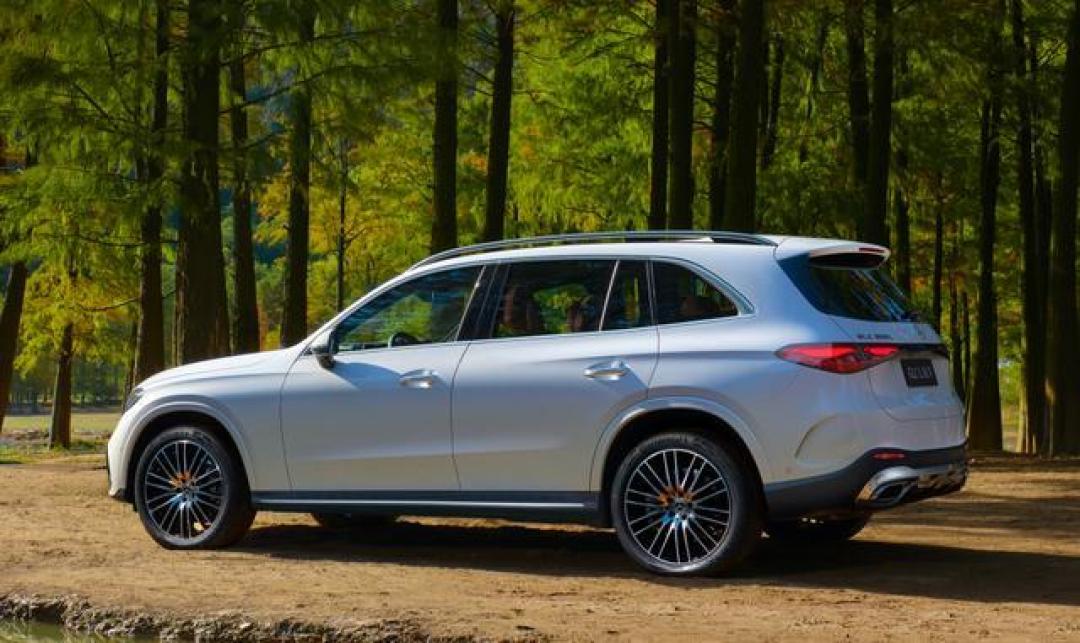 德系三强终极PK：宝马X3、奔驰GLC、奥迪Q5L谁更懂家庭需求？_中型SUV_什么值得买