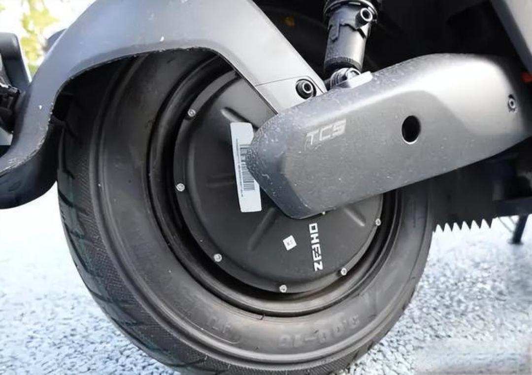 极核AE5i铅酸版4698元值得买吗？对比九号小牛同价位车型，配置强悍但续航存短板_电动车_什么值得买