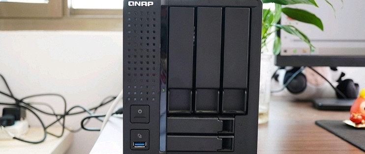 全闪存NAS的优势与应用场景分析，如低延迟、高IOPS在数据库、_网络存储_什么值得买