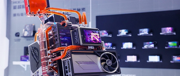 探索BW 2025：ROG发布全新联名系列，开启电竞次元之门_机箱_什么值得买