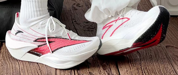 安踏C202 6.0 PRO：“稳中带劲”的碳板跑步鞋_跑鞋_什么值得买