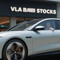 全球首发！理想i8搭载VLA司机大模型实测：一句＂找最近星巴克＂真能自动开到店？..._什么值得买