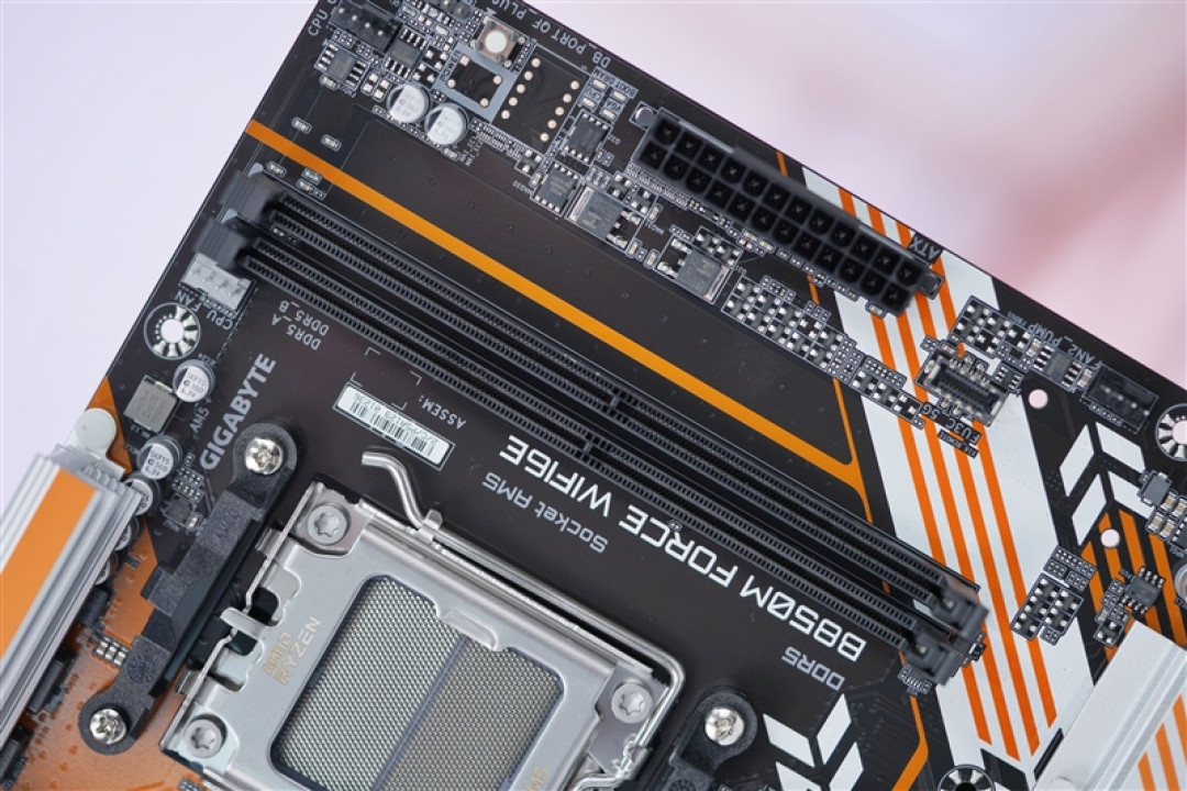 千元大厂主板！技嘉战鹰B850M FORCE WIFI6E评测：一键降低9ns内存延迟_主板_什么值得买