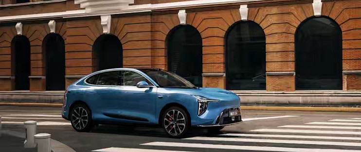 自带超充桩的智己LS6：450km纯电续航 + 121°零重力副驾，家用真香_新能源车_什么值得买