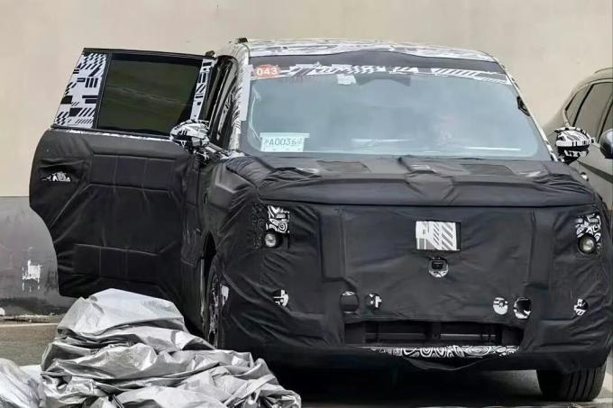 小米新能源车怎么样 雷军亲赴新疆督战！小米第三款车YU9高原路测曝光，剑指理想L9_什么值得买