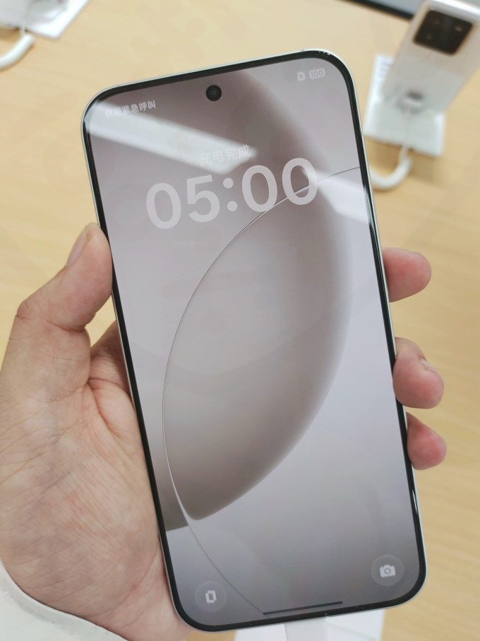 真我手机怎么样 已经体验到GT8系了，2899很香！pdd的V3+国补甚至2k出头，Pro才3K_什么值得买