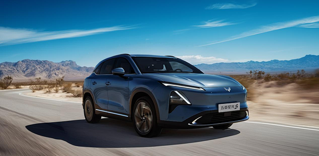 五菱星光730混动版值得买吗？1380+用户真实观点大PK_MPV_什么值得买