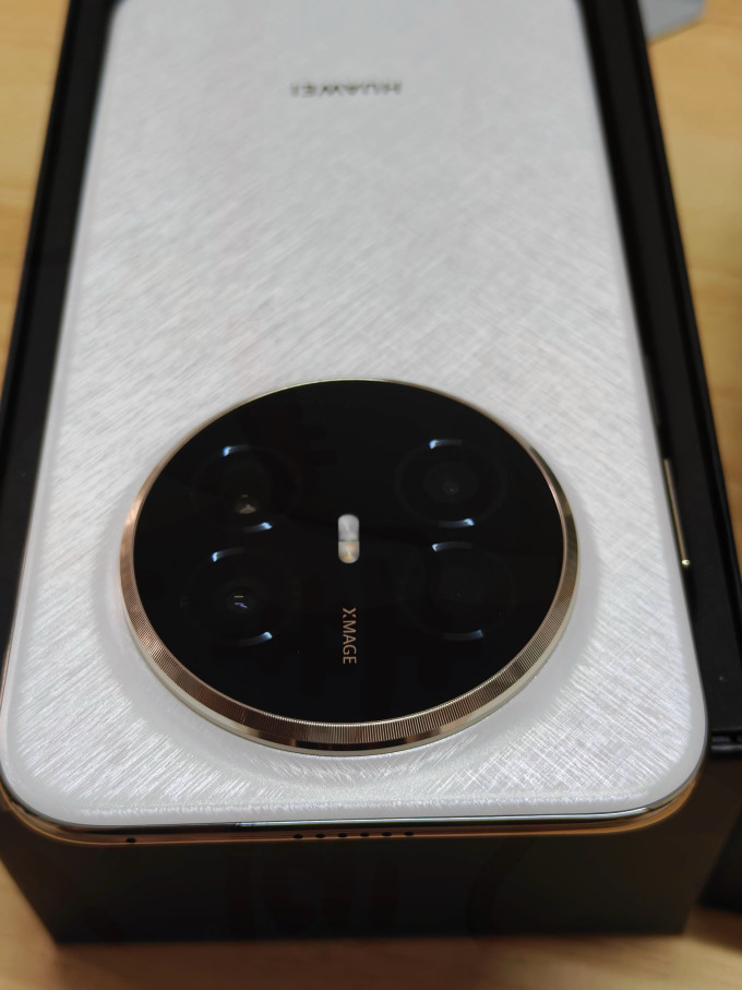 没对比没伤害，苹果彻底失控！Mate70Air首销即卖爆，但我得吐槽_什么值得买