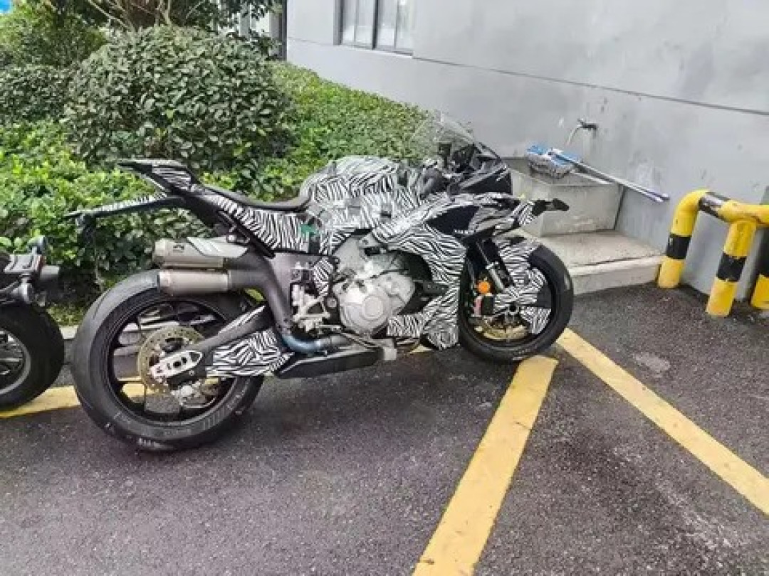春风1000SR V4量产在即 售价或定10万引期待_摩托车整车_什么值得买