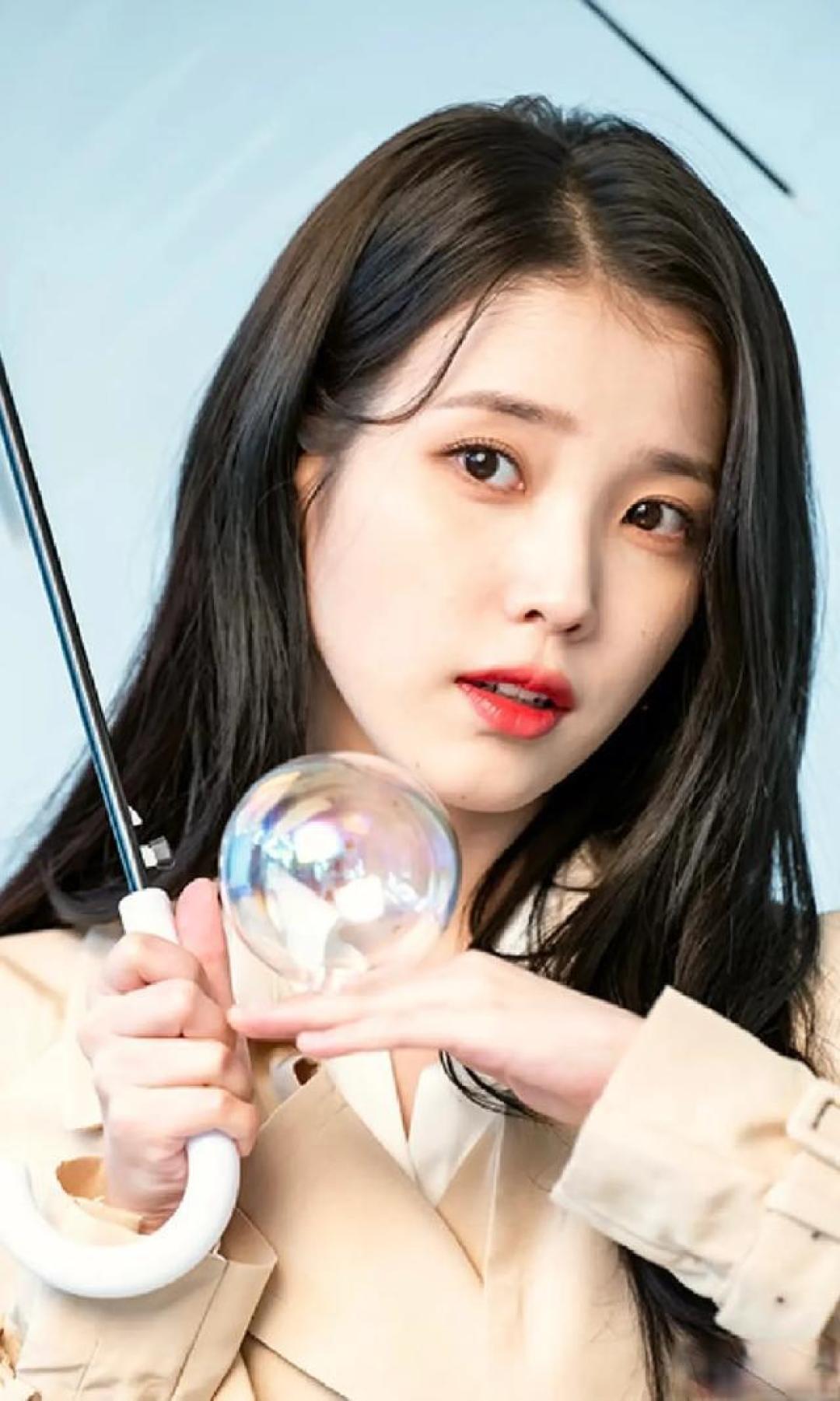 IU李知恩AAA封后创下历史，加冕韩国首位歌影双料大赏艺人_影视_什么值得买