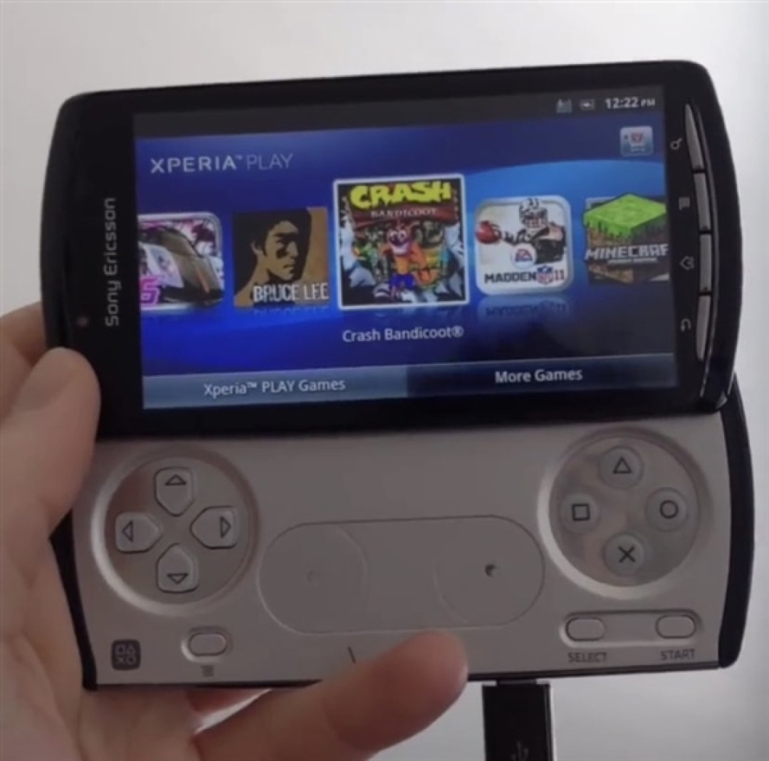 致敬Xperia Play！AYANEO Pocket PLAY游戏手机首次亮相：侧滑设计、全功能手柄_游戏机_什么值得买