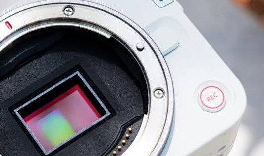 跨年创作全能拍档，佳能R50V从烟花秀到旅行Vlog_相机_什么值得买