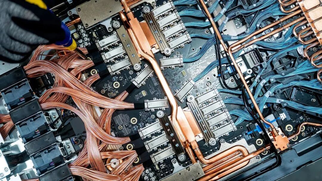 四大巨头数据中心设计哲学：谷歌英伟达AWS与Meta的路径之争_服务器_什么值得买