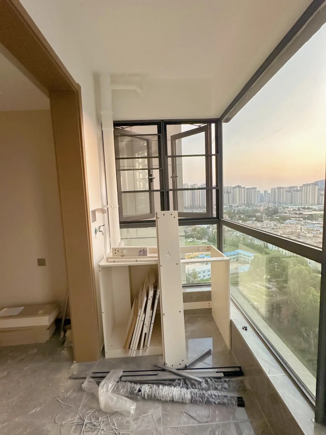 千万不要嫌弃小阳台！这样改真的很实用！_装修主材_什么值得买