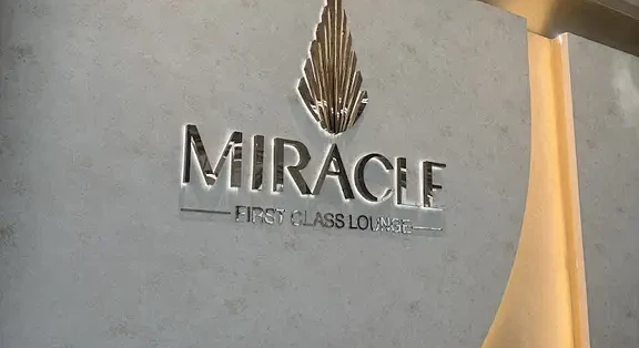 曼谷BKK機場Miracle First Class Lounge_国外机票_什么值得买