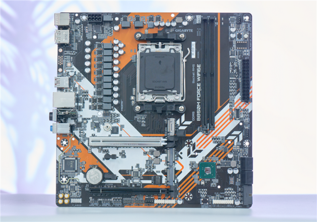 千元大厂主板！技嘉战鹰B850M FORCE WIFI6E评测：一键降低9ns内存延迟_主板_什么值得买