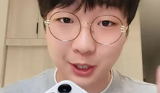 OPPO Reno 16测评：6.32英寸小直屏与6700mAh续航的精准平衡_手机_什么值得买